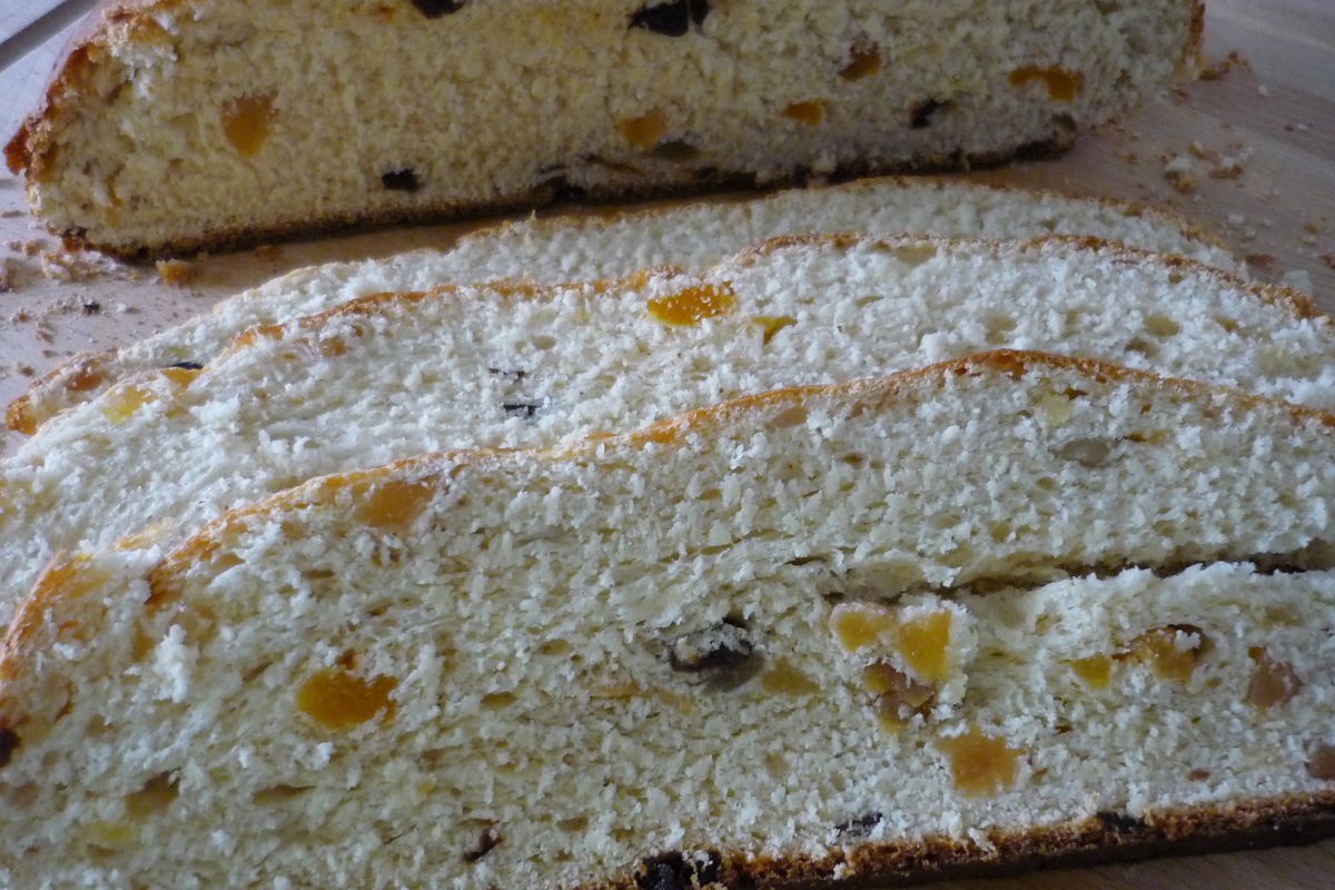 Süßes Hefebrot mit Früchten – Koch-Wiki